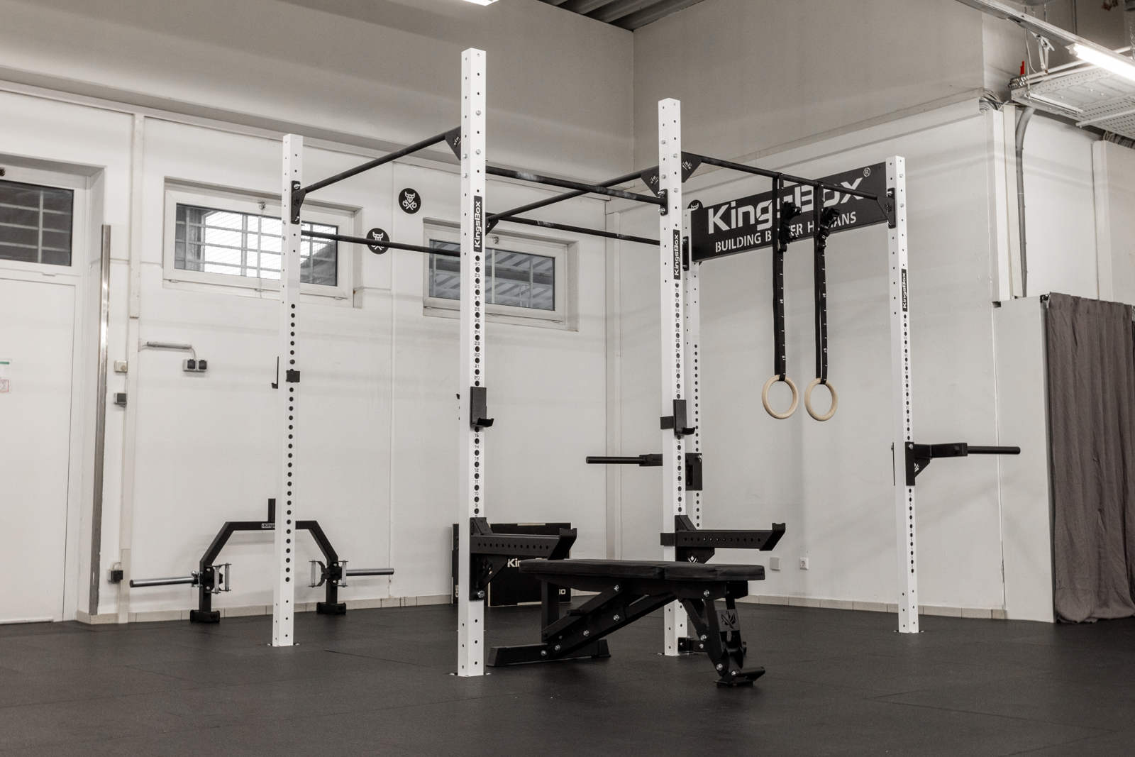 One hall separated into two parts to enable simultaneous training