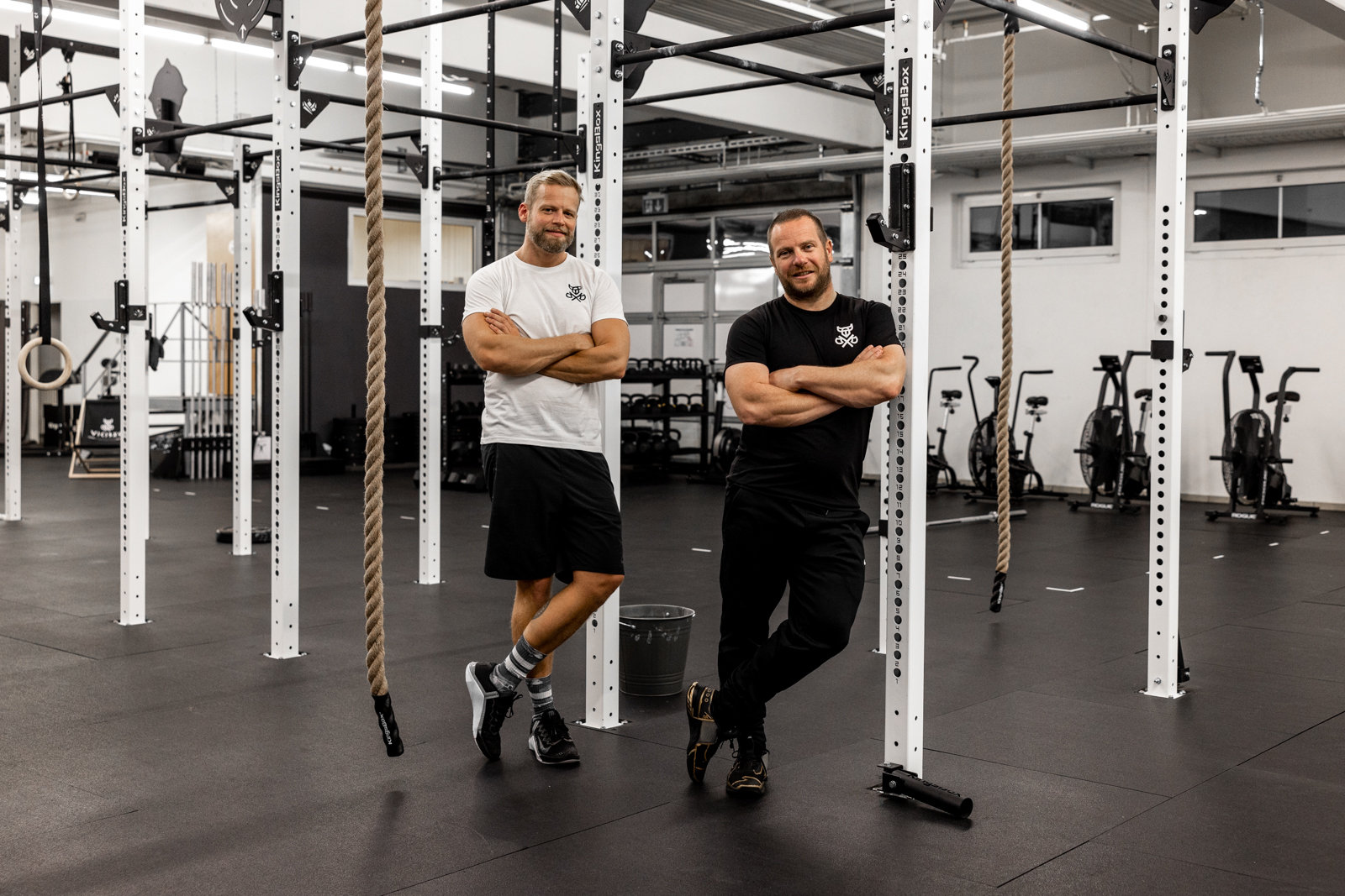One hall separated into two parts to enable simultaneous training